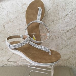 Volatile | Shoes | Adorable Volatile White Sandals With Rhinestones ...
